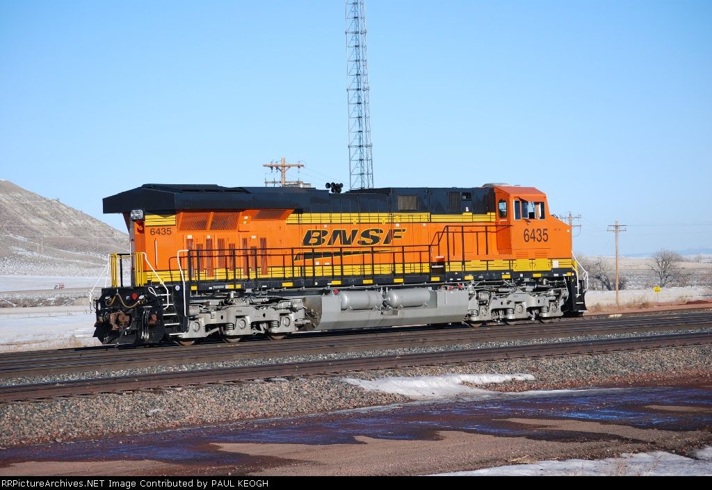 BNSF 6435 with a hostler crew waits for a green at the west end of BNSF Donkey Creek yard.